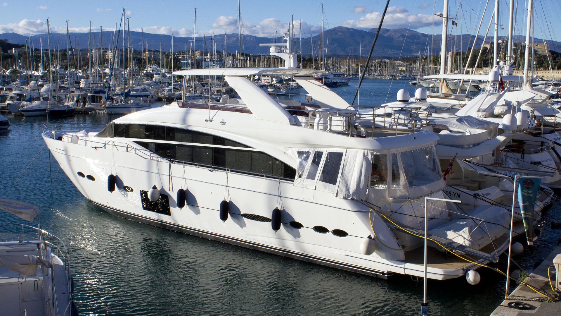 Minx yacht (Princess, 26.82m, 2015)